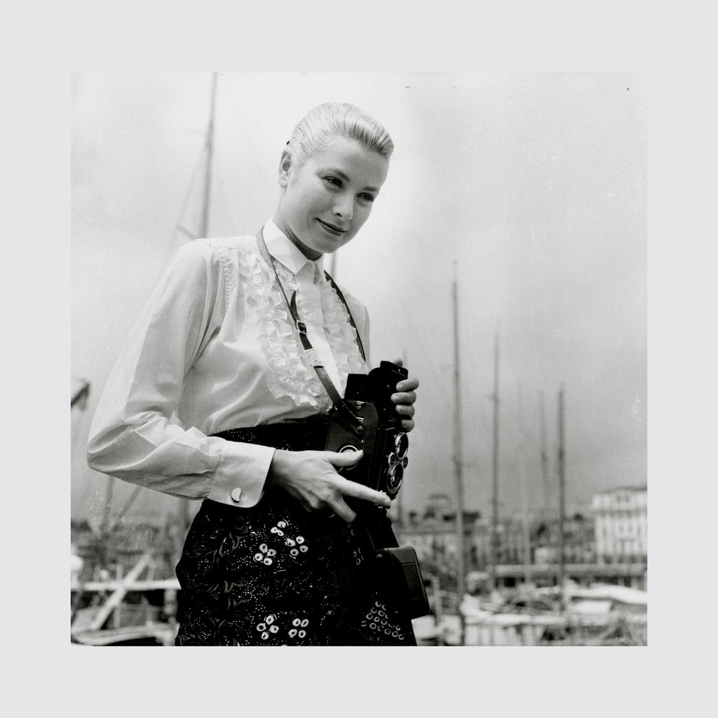 Grace Kelly with a Rolleiflex camera by Simon Garo, 1955 | Coeln ...